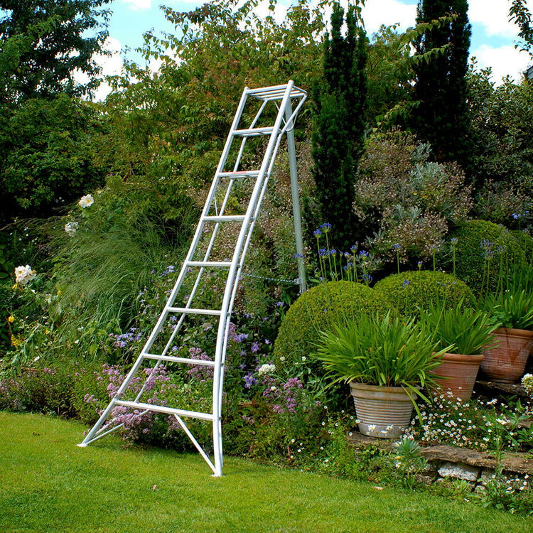 Niwaki tripod ladders: beloved by gardeners – Howbert & Mays