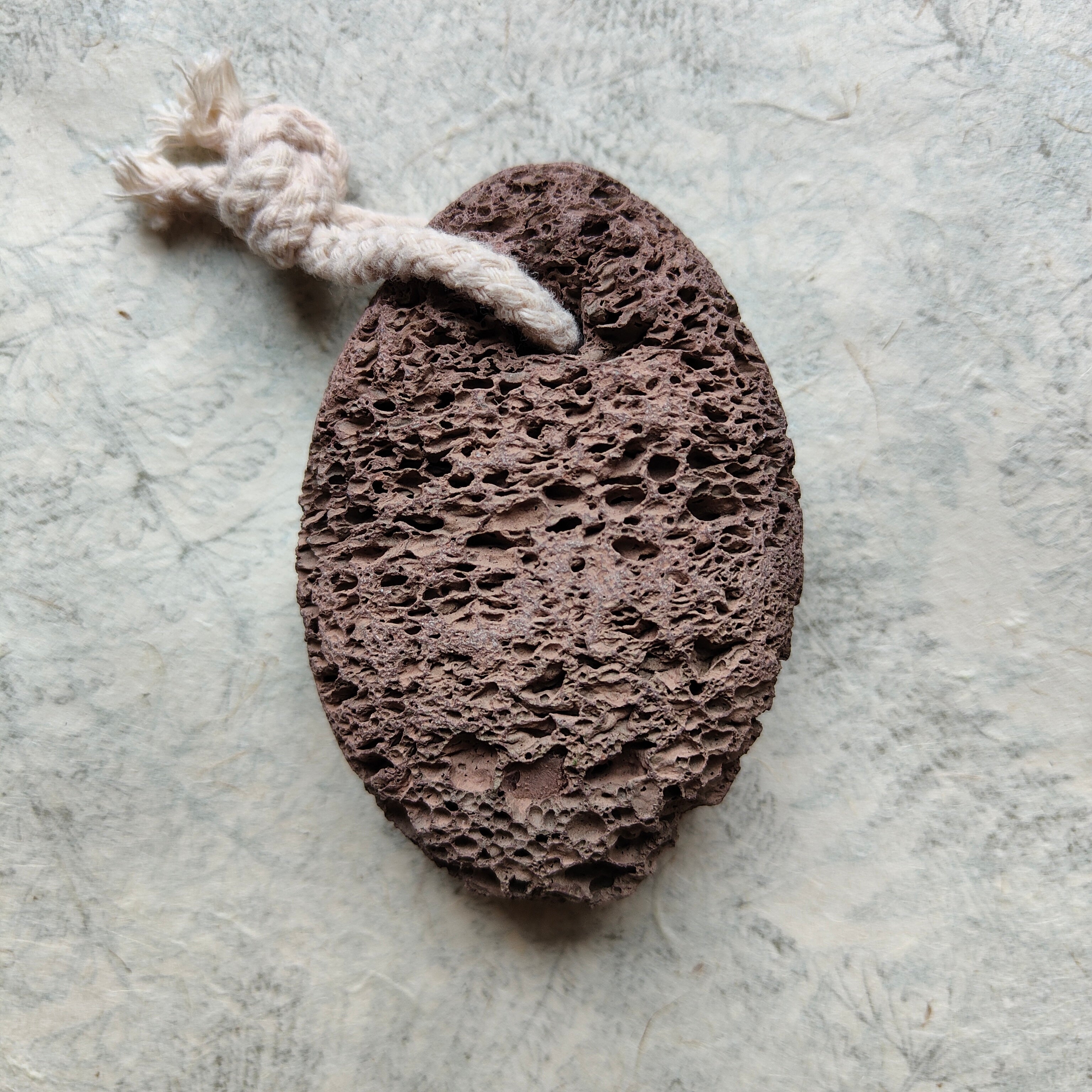 Lava pumice stone scrub – Howbert & Mays